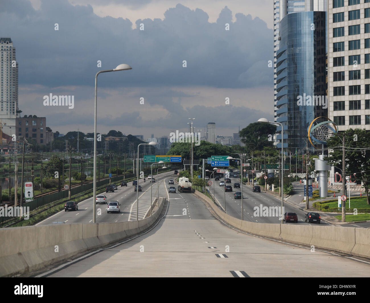 Traffic on the access road to the marginal highway in Sao Paulo Stock ...
