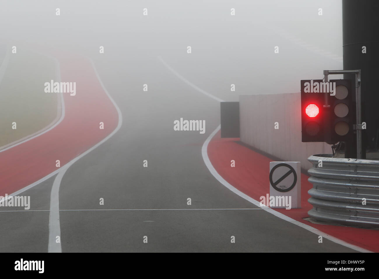 Red lights at the end of the pitlane. Start of practice one delayed due ...