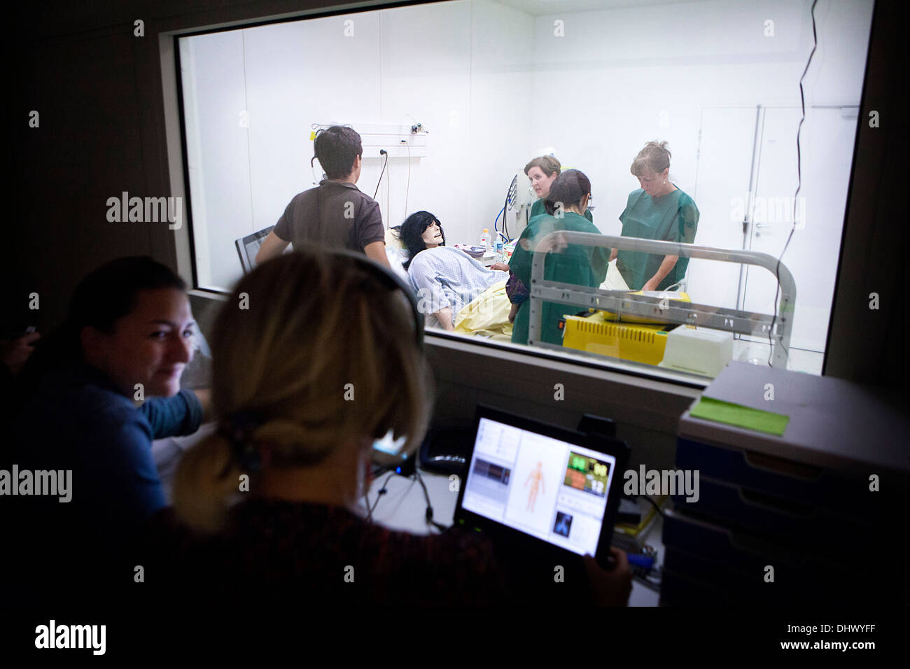 Simulation technology hi-res stock photography and images - Alamy