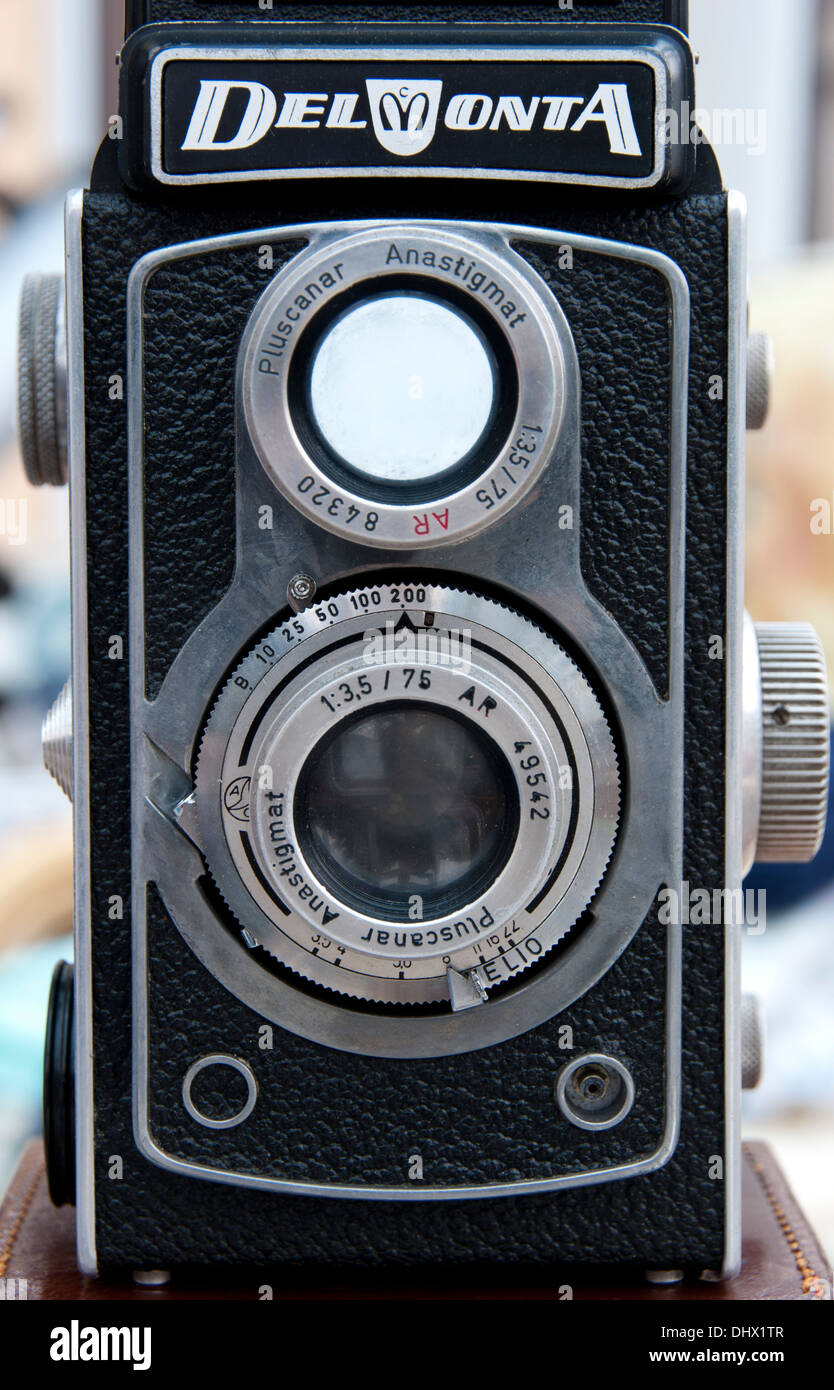 Old DelMonta Twin lens reflex camera Stock Photo - Alamy