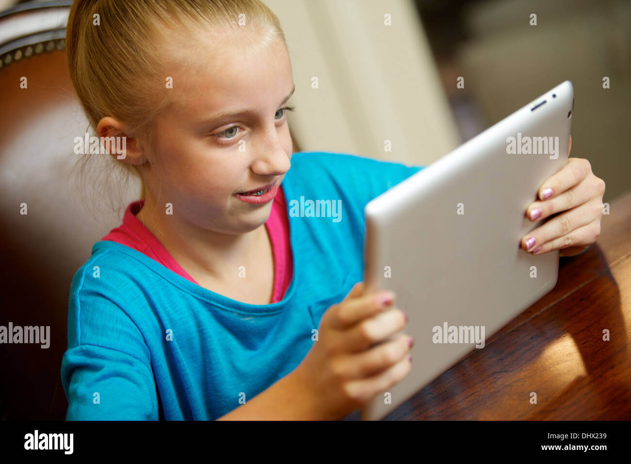 Kids using technology Stock Photo - Alamy