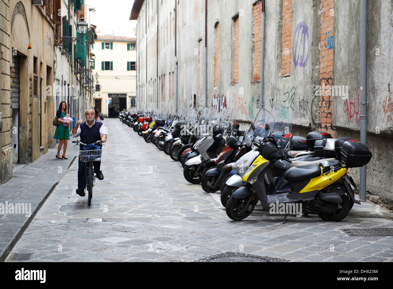 Mopeds and motor scooters hi-res stock photography and images - Alamy