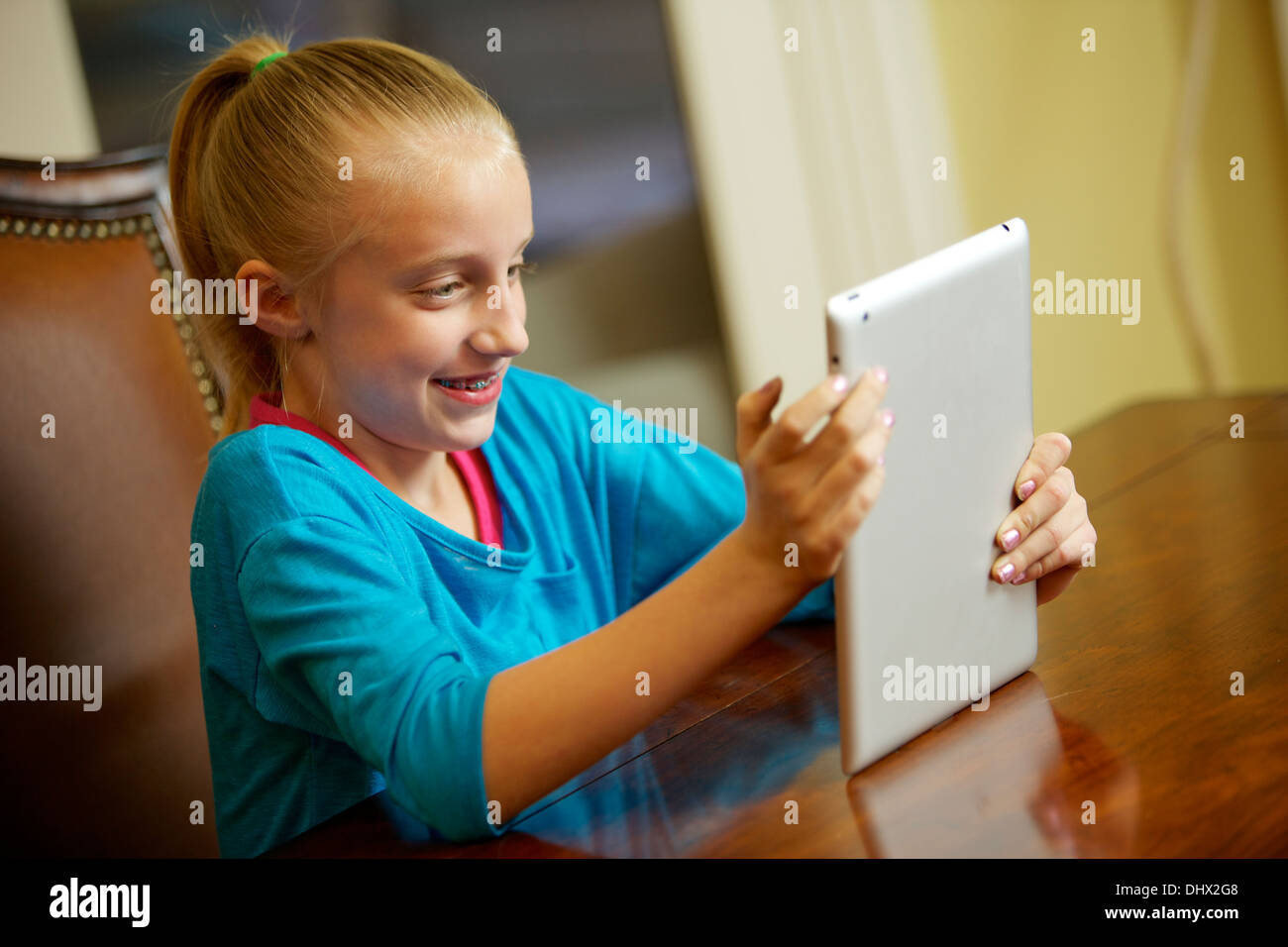 Kids using technology Stock Photo - Alamy