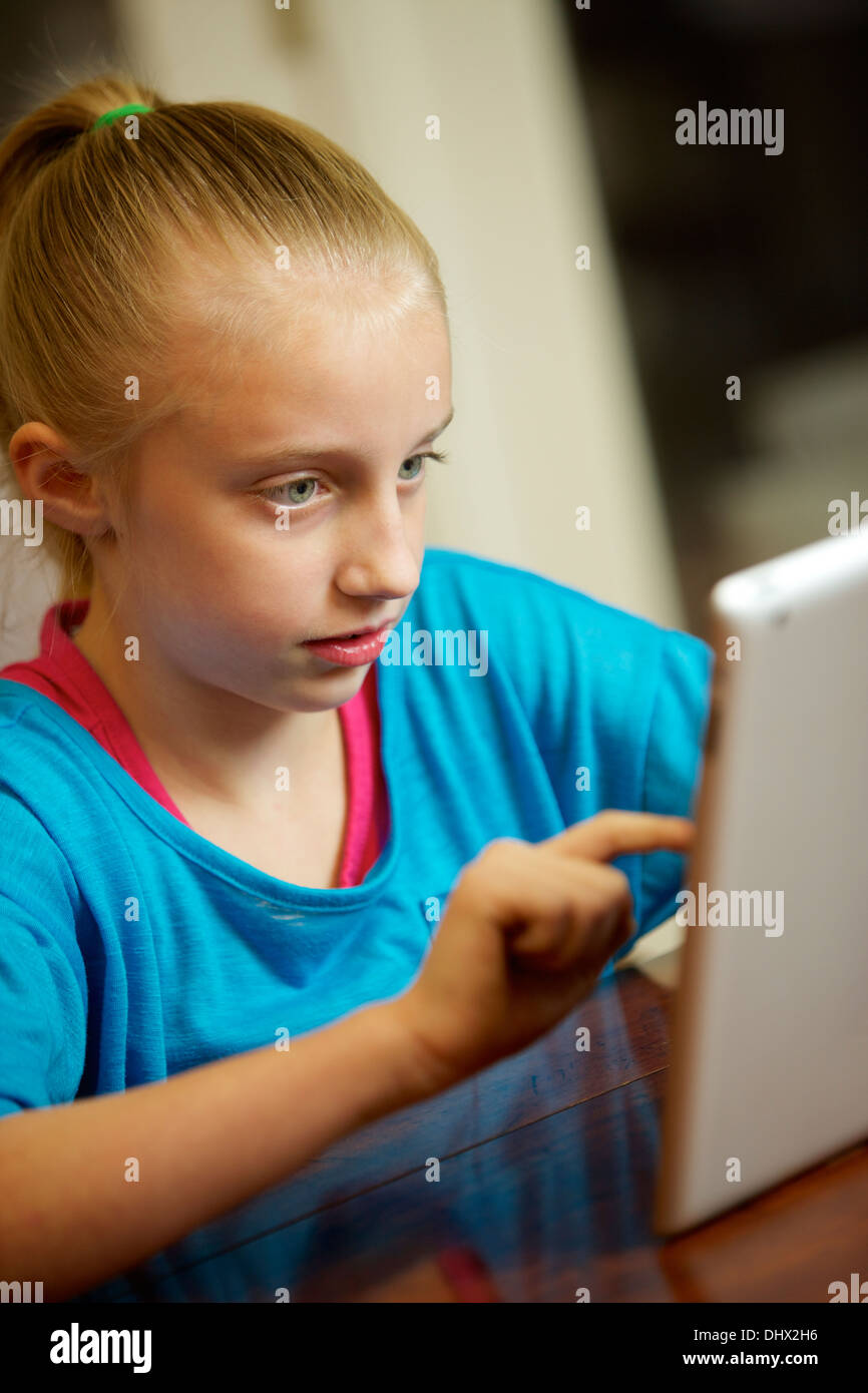 Kids using technology Stock Photo - Alamy