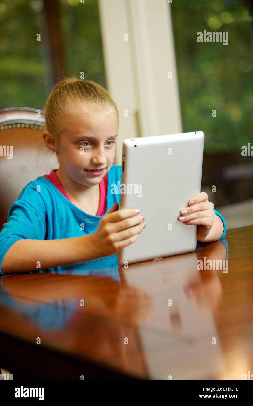 Kids using technology Stock Photo - Alamy
