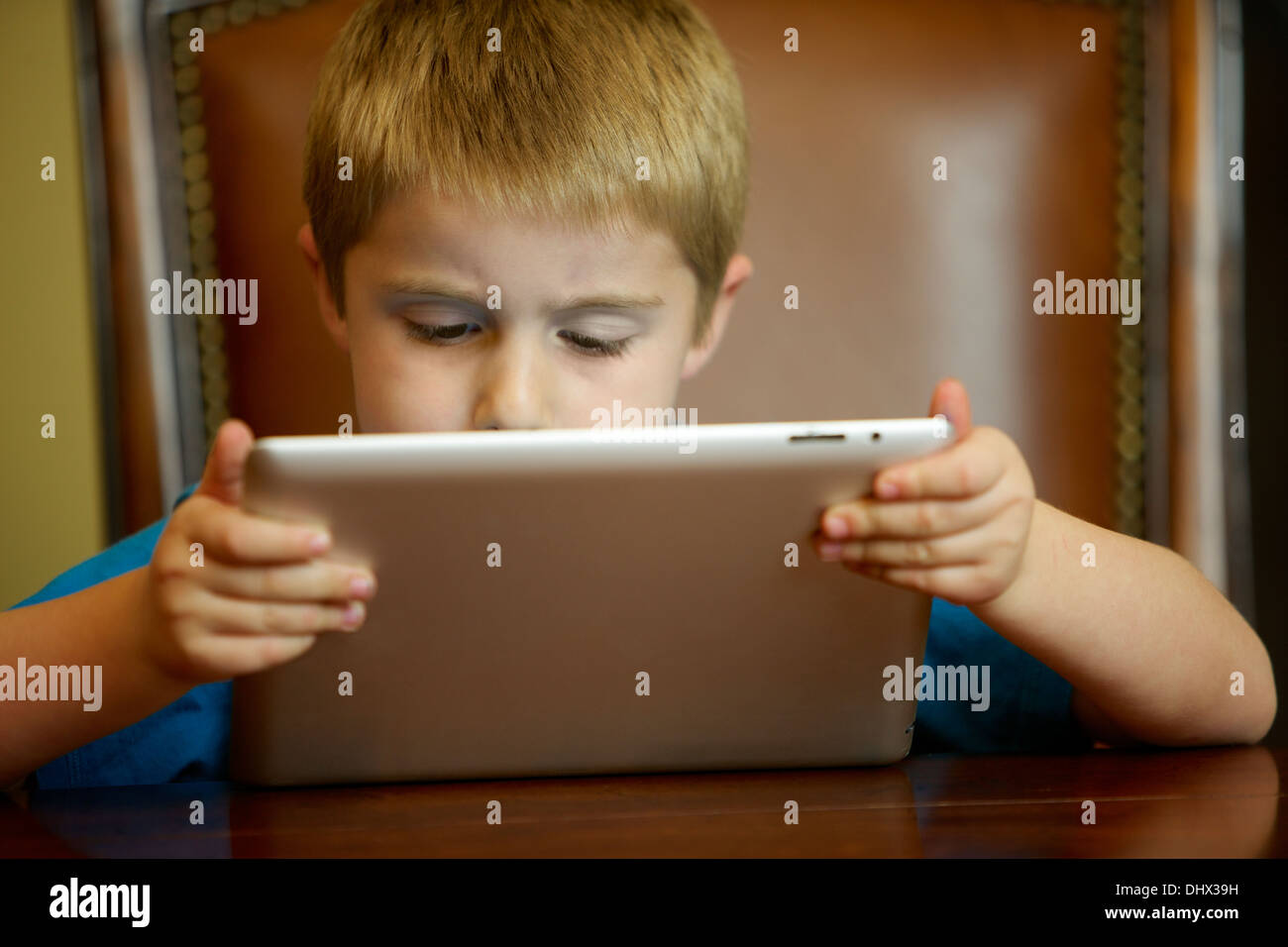 Kids using technology Stock Photo - Alamy