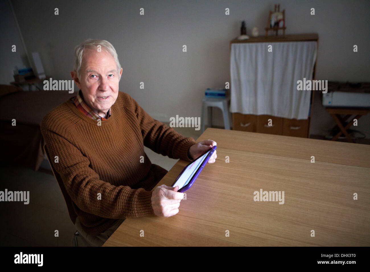 ELDERLY PERSON WITH TABLET Stock Photo - Alamy