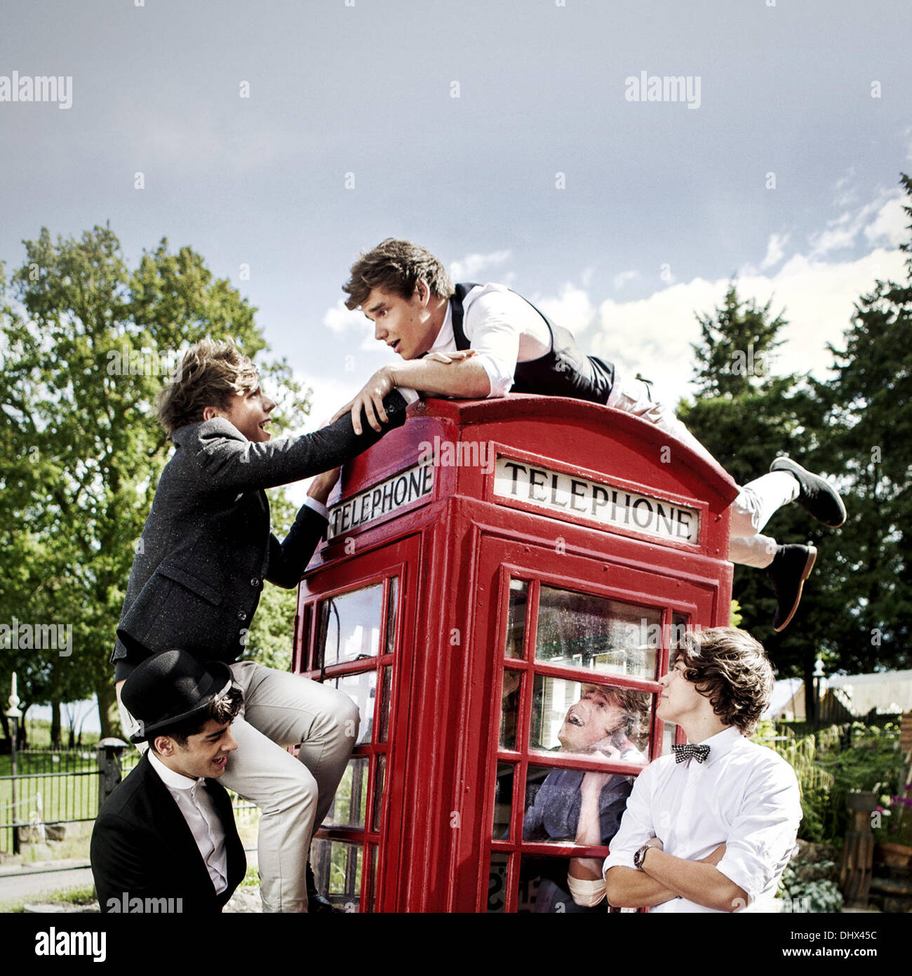 One Direction appear in the artwork for their album 'Take Me Home ...