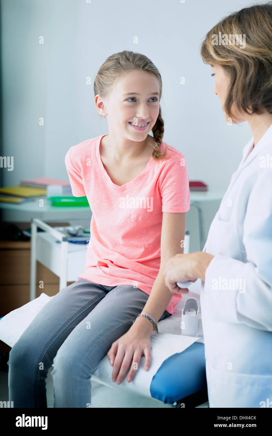 CHILD IN CONSULTATION, DIALOGUE Stock Photo - Alamy