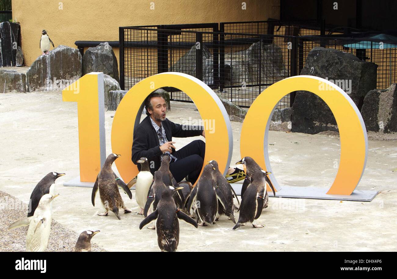 Actor John Hannah stopped by Edinburgh Zoo to celebrate the famous ...