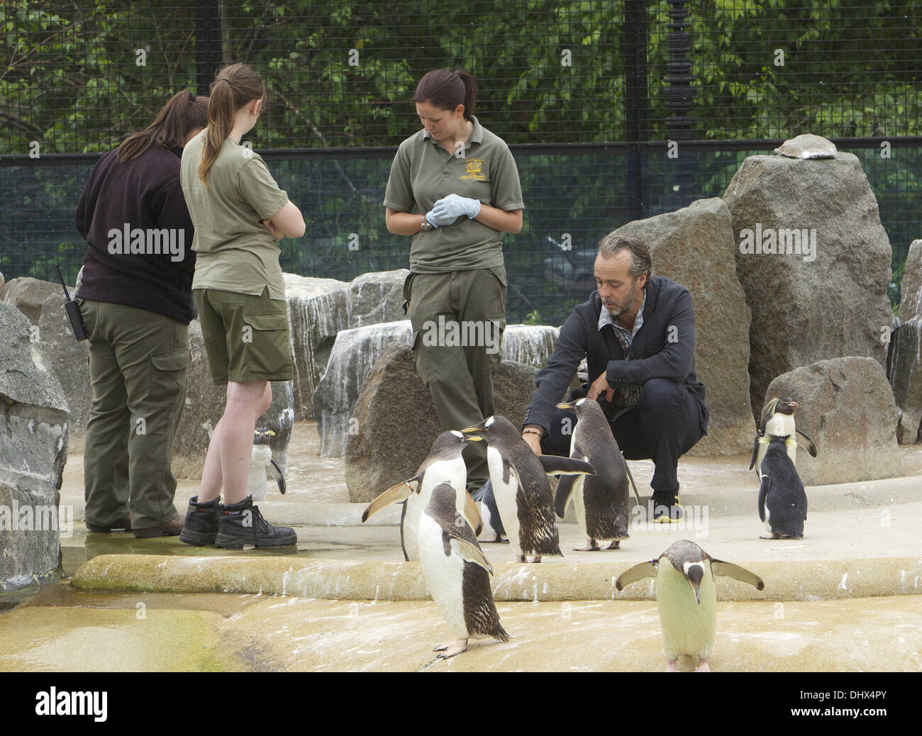 Actor John Hannah stopped by Edinburgh Zoo to celebrate the famous ...