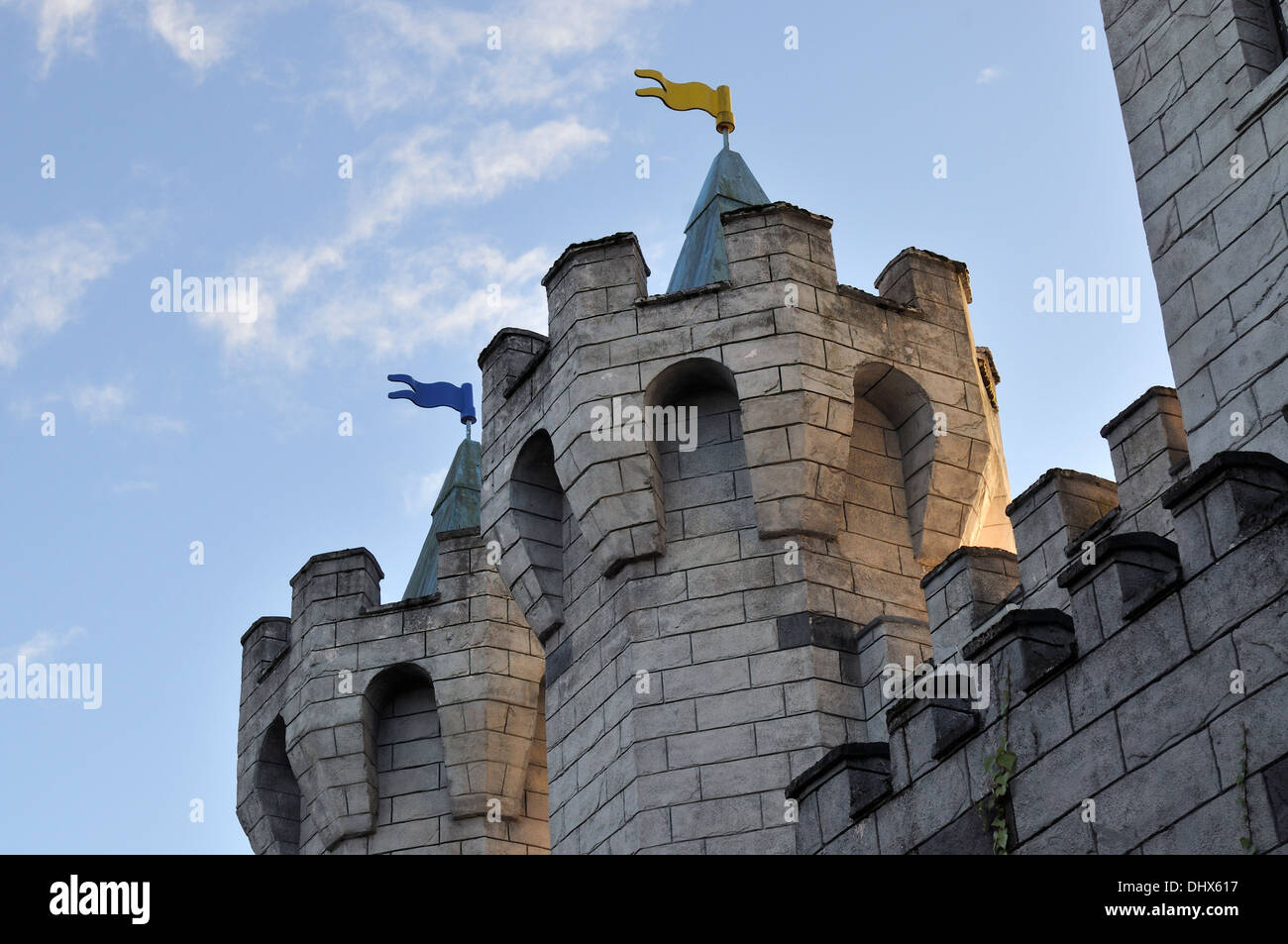 Turret in walls of Knights Kingdom castle at Legoland, Windsor, UK ...