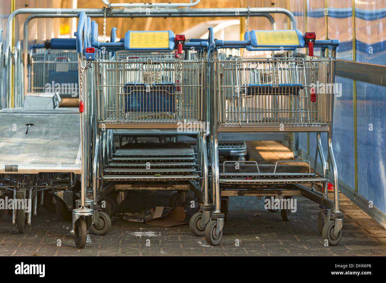 blue shopping cart Stock Photo - Alamy