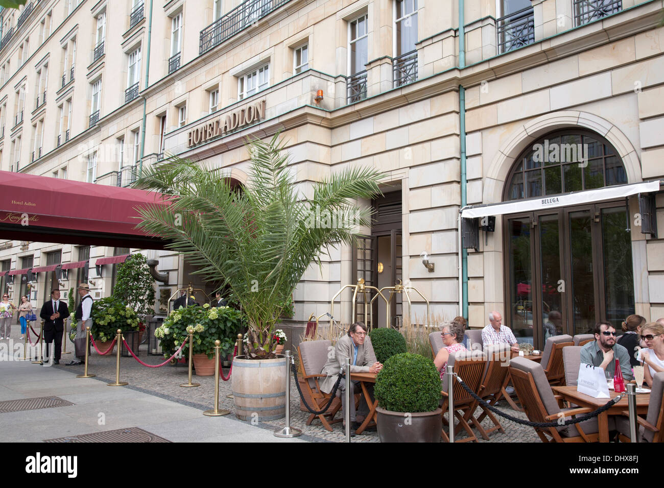 Pariser cafe hi-res stock photography and images - Alamy