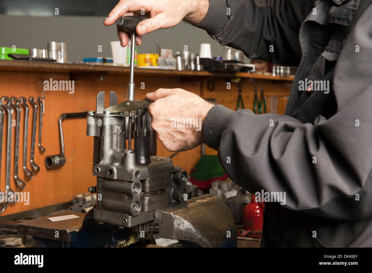 metal parts of hydraulic machines Stock Photo - Alamy