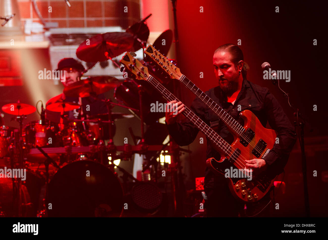 Guitar player 1970 hi-res stock photography and images - Alamy