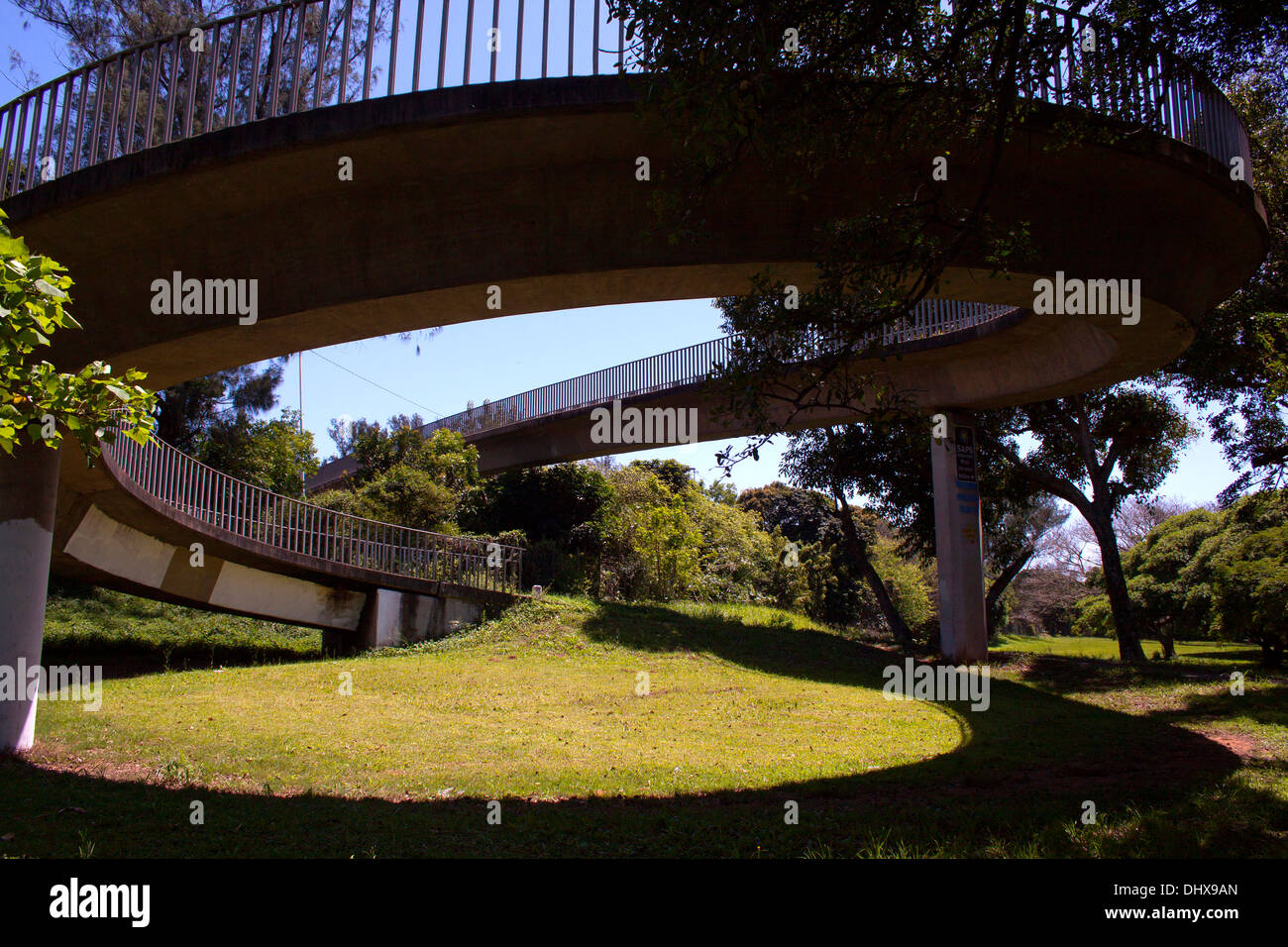 spiral pedestrian overhead walkway in park setting amongst trees Stock ...