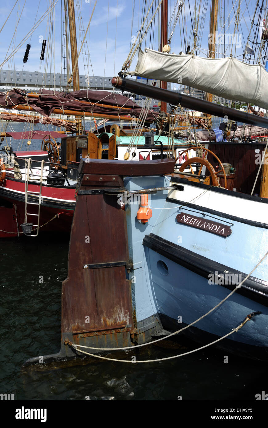 Stern of sailing ships hi-res stock photography and images - Alamy