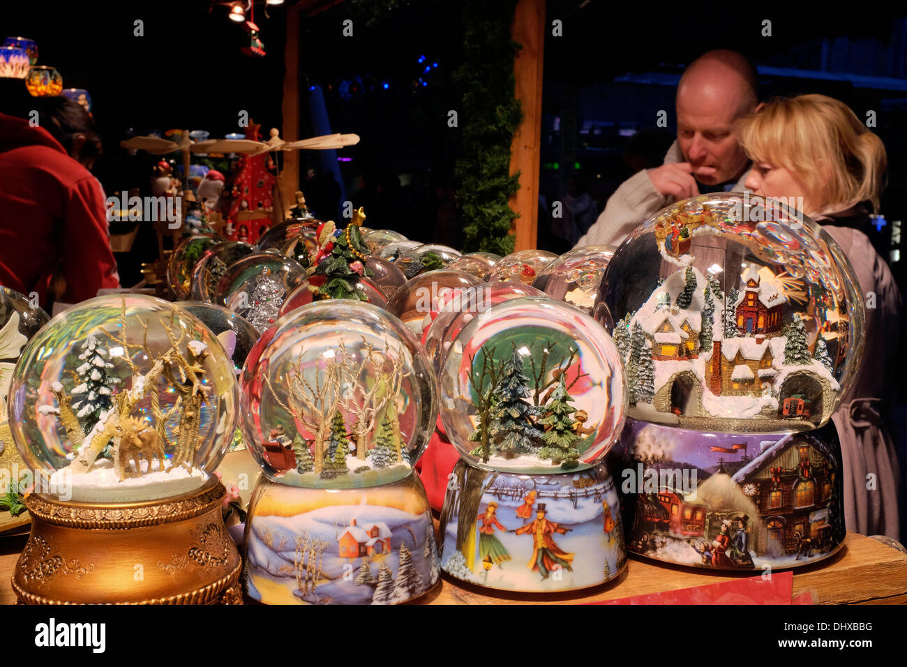 Snow globes christmas market hi-res stock photography and images - Alamy