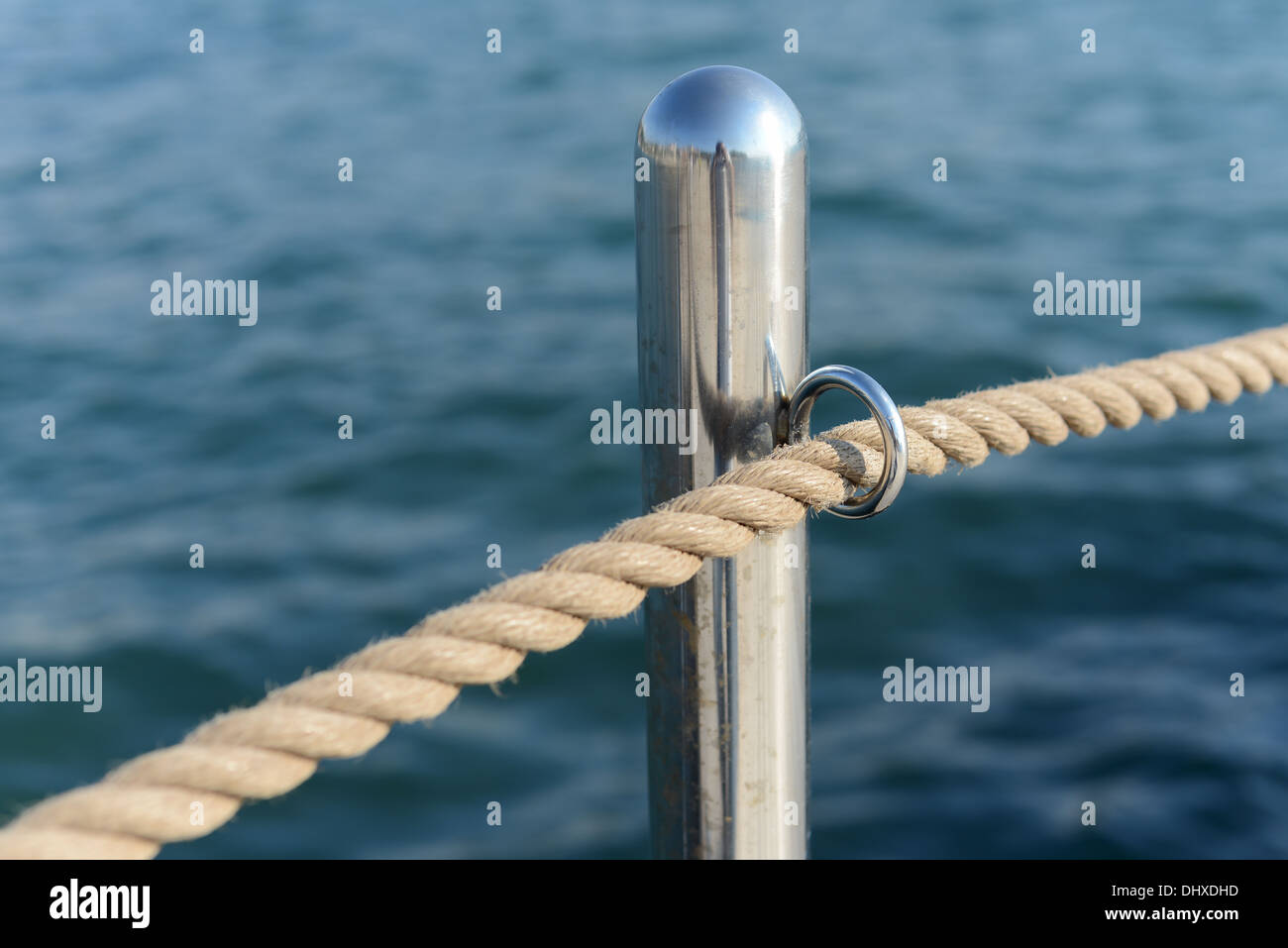 Metal rope fence hi-res stock photography and images - Alamy