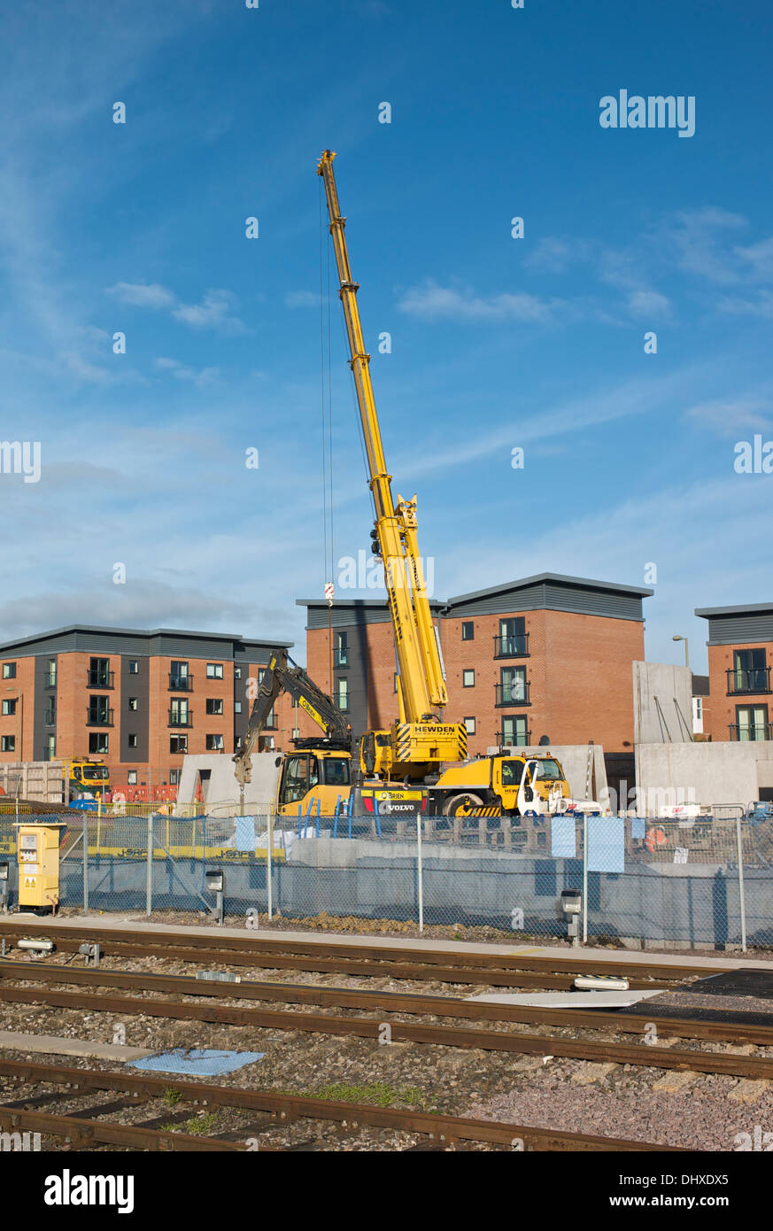 Extended crane hi-res stock photography and images - Alamy