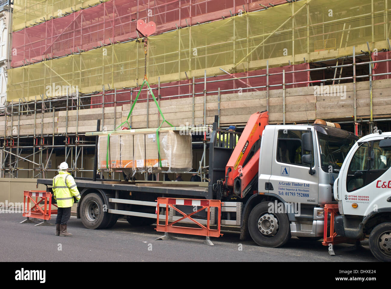 Flat bed lorry hi-res stock photography and images - Alamy