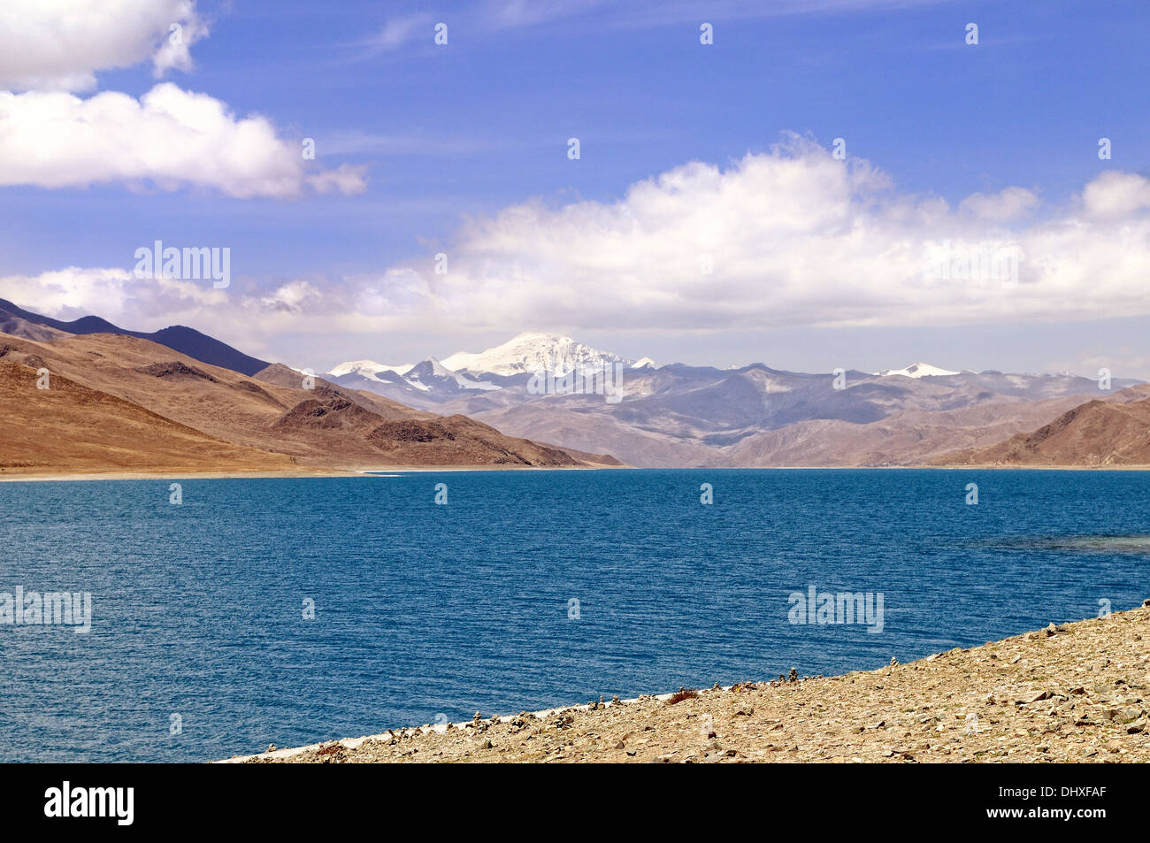 Tibet Yamdrok lake Stock Photo - Alamy