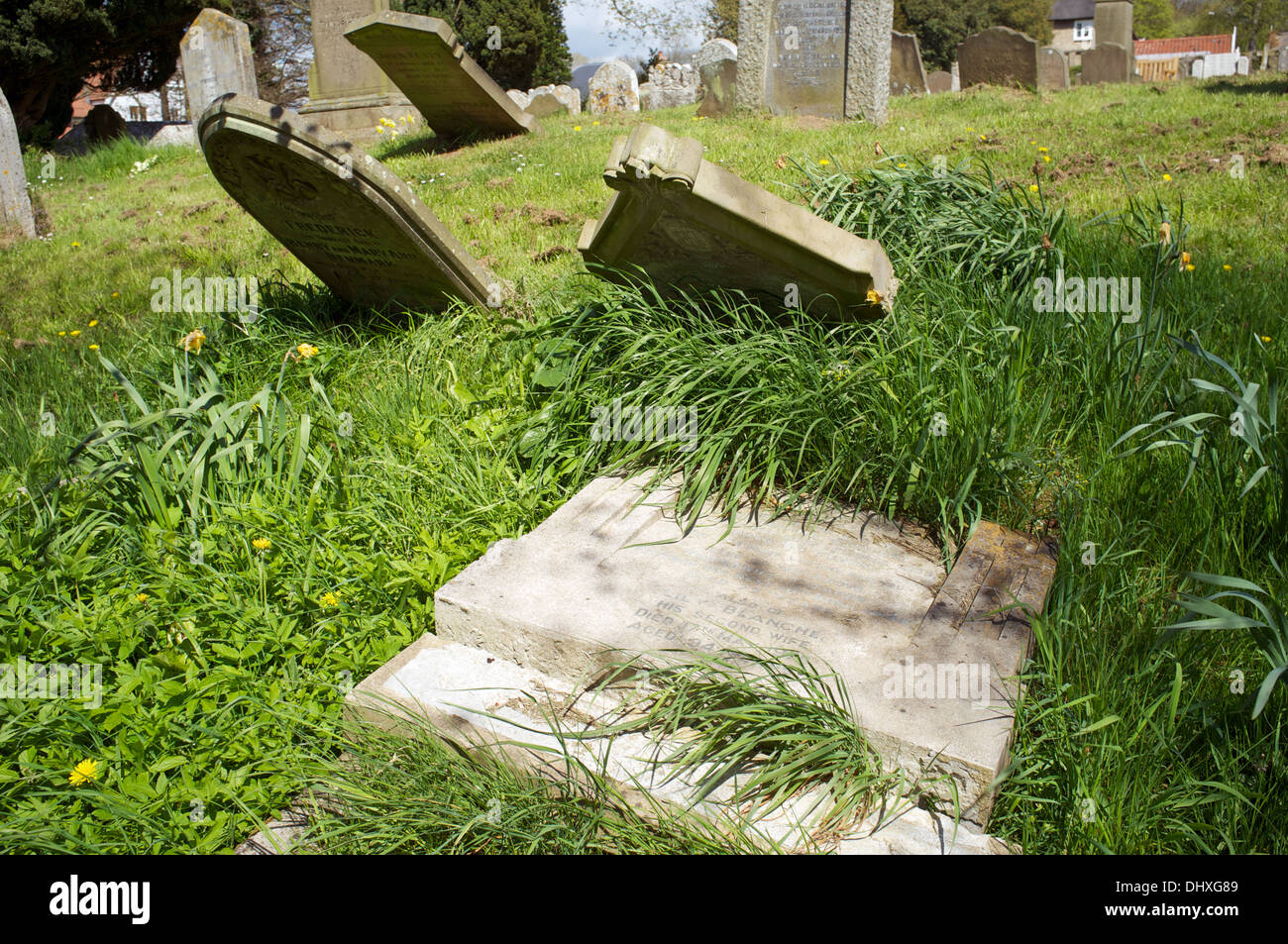 Gravestones uk hi-res stock photography and images - Alamy