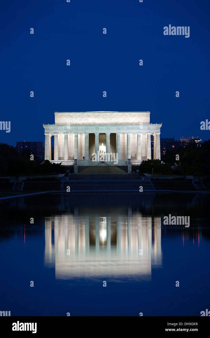 Lincoln memorial reflecting pool hi-res stock photography and images ...