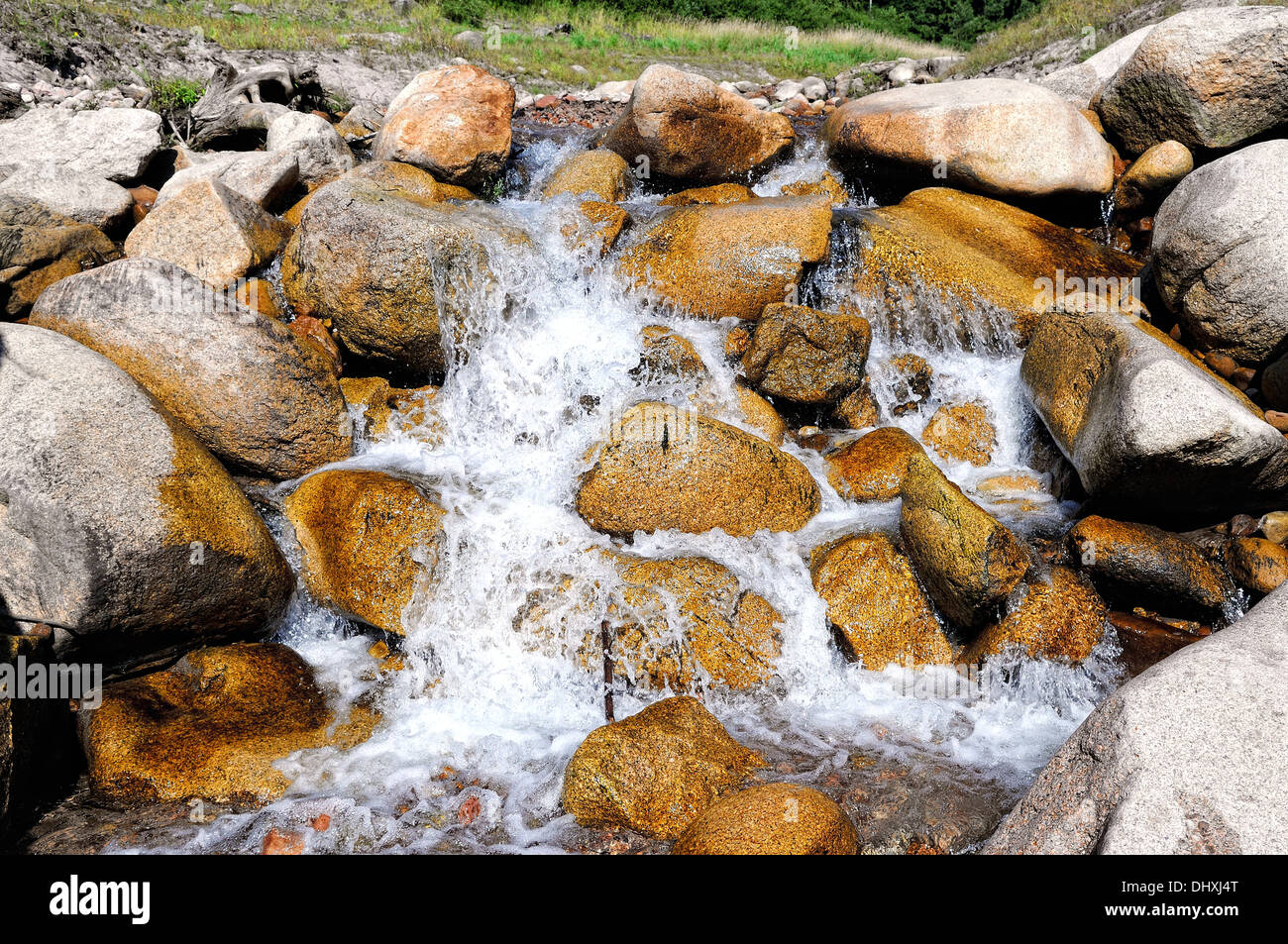 Stream stone wall hi-res stock photography and images - Alamy