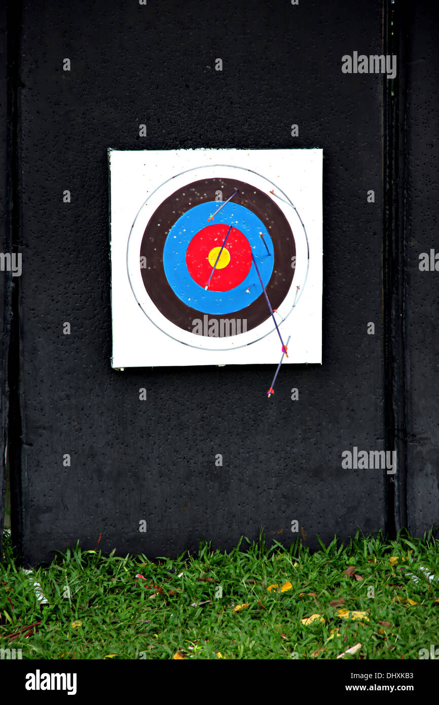 Shoot arrow hi-res stock photography and images - Alamy