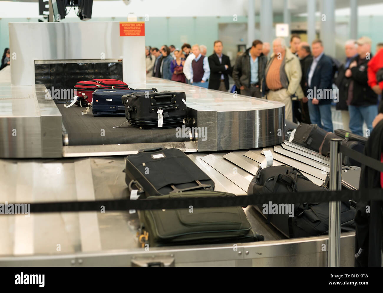 Airport baggage claim people terminal hi-res stock photography and ...