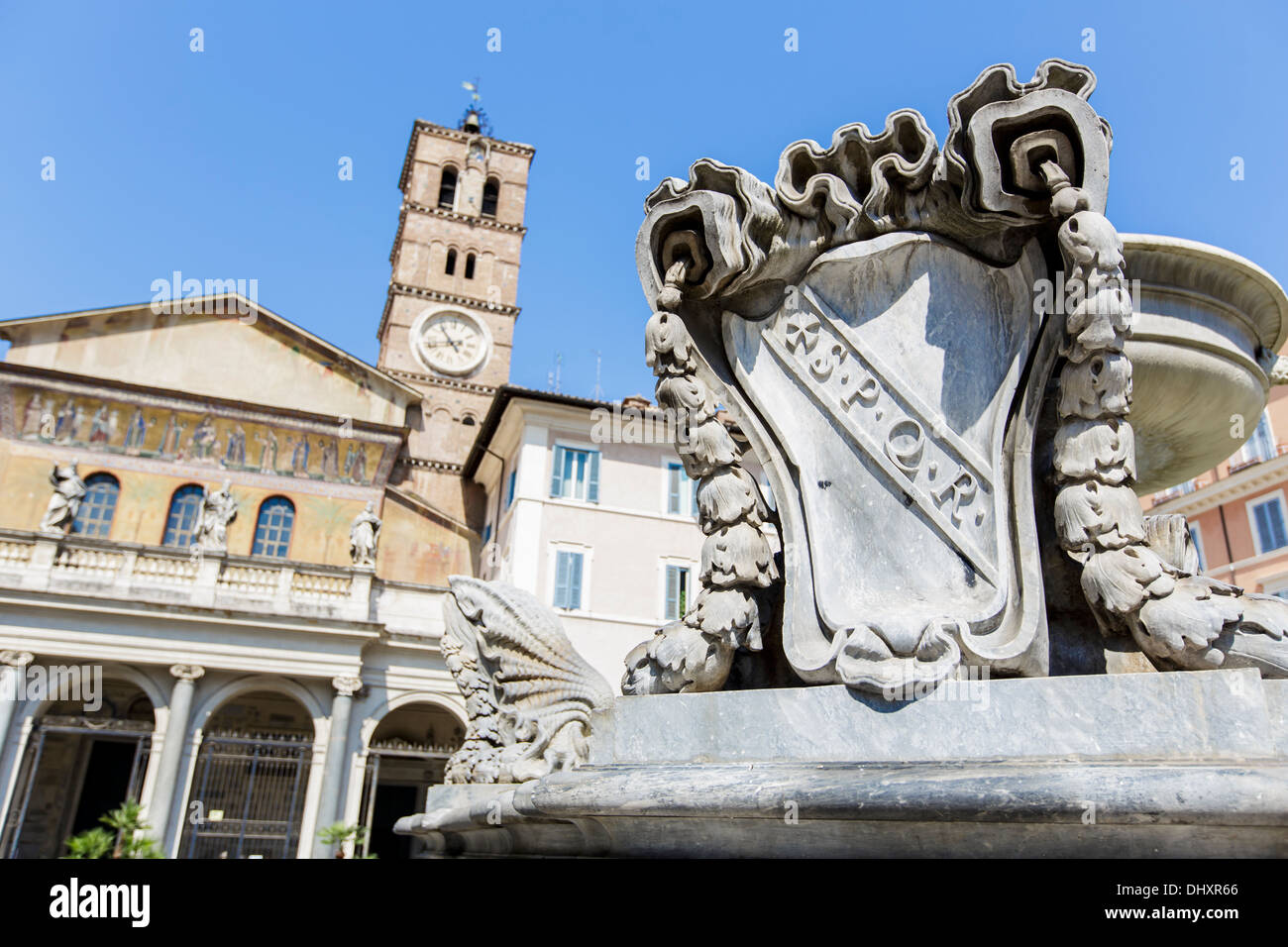 Piazza di Santa Maria in Trastevere in Rome, Italy Stock Photo - Alamy