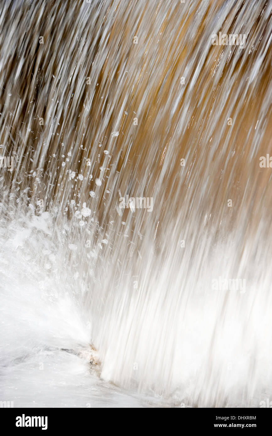 Wall of falling water Stock Photo - Alamy