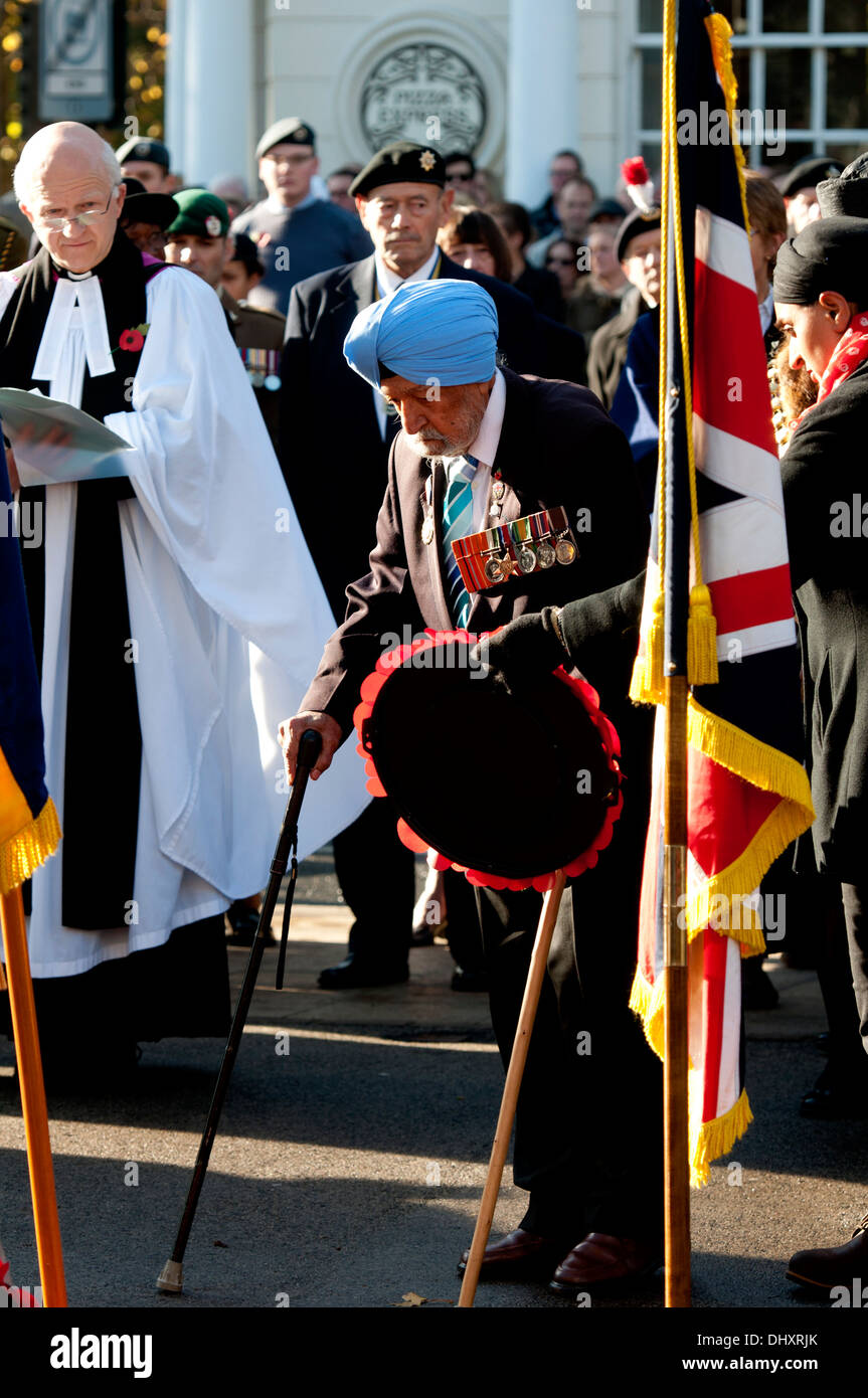 Laying a poppy wreath hi-res stock photography and images - Alamy