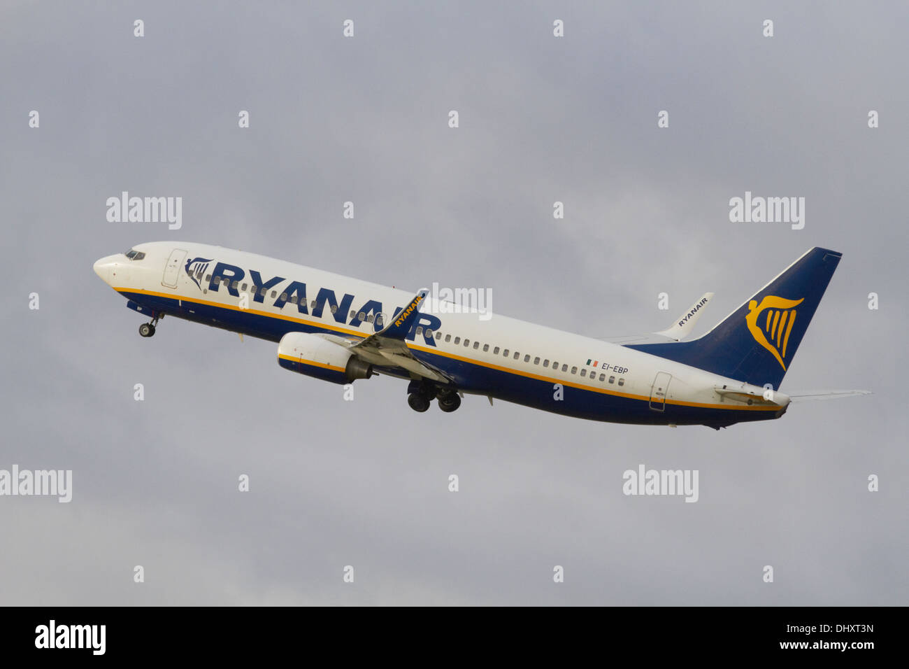 Ryan Boeing 737 800 High Resolution Stock Photography and Images - Alamy