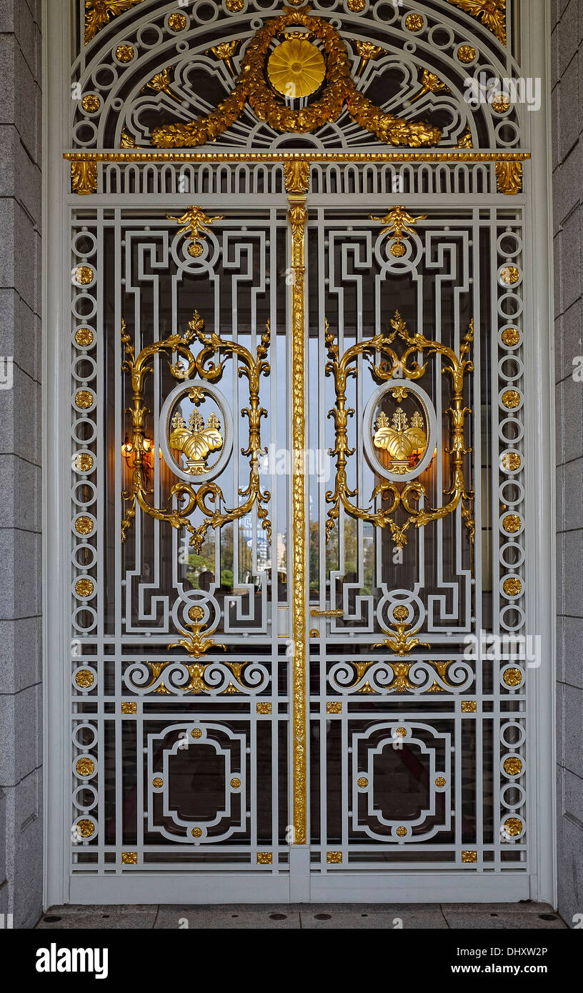 Akasaka palace hi-res stock photography and images - Alamy