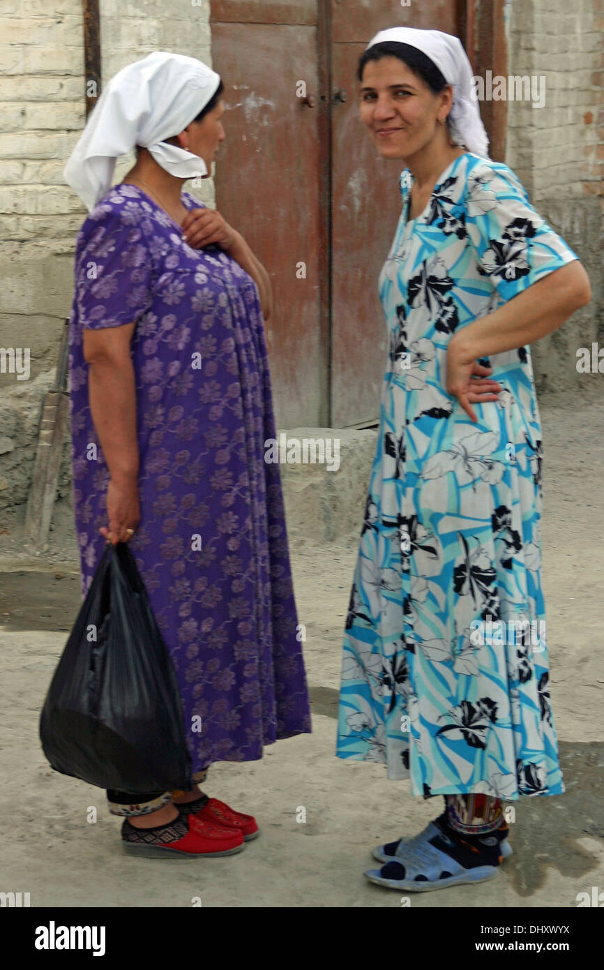 Girls samarkand uzbekistan hi-res stock photography and images - Alamy