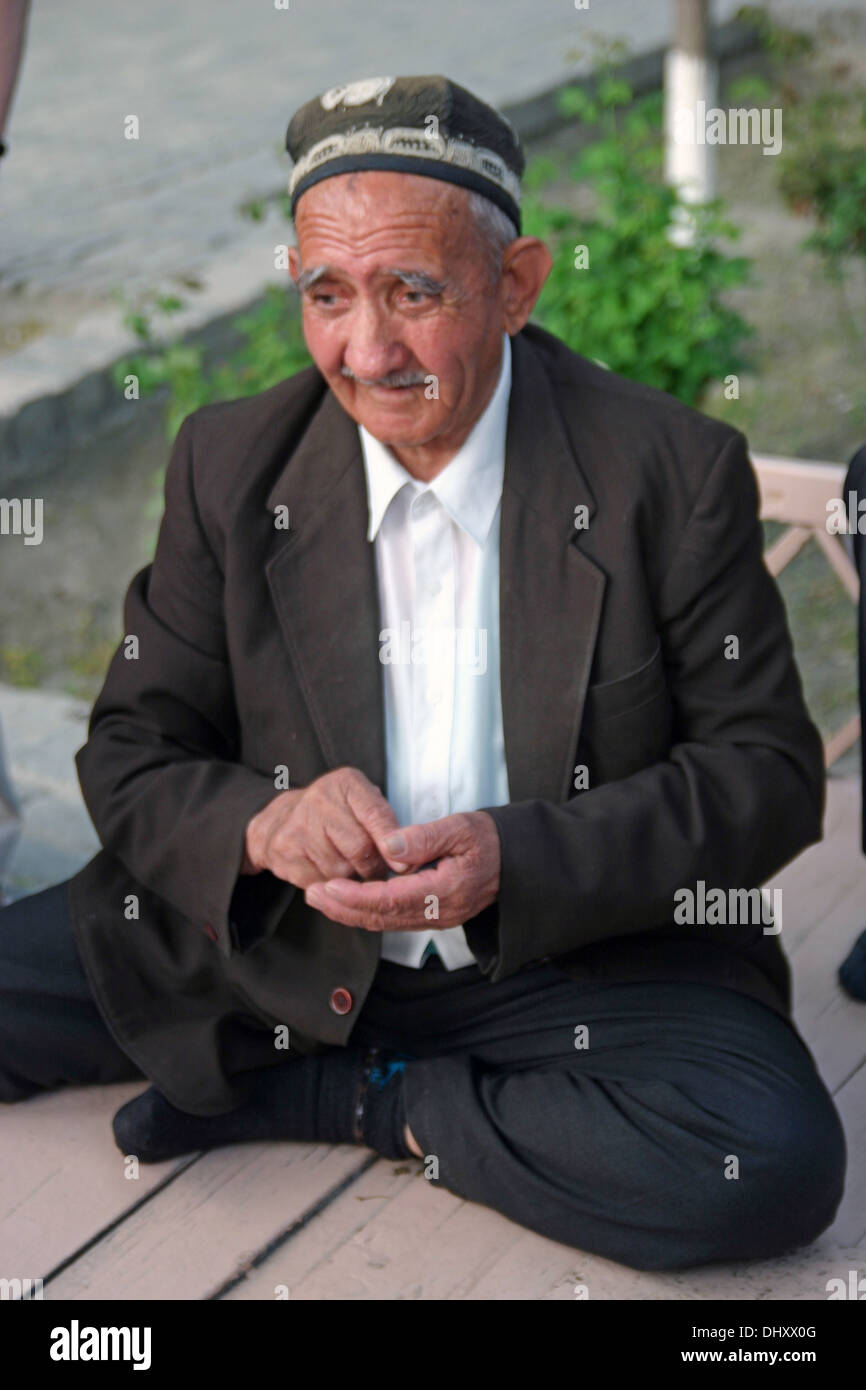 Uzbek men chapan hi-res stock photography and images - Alamy