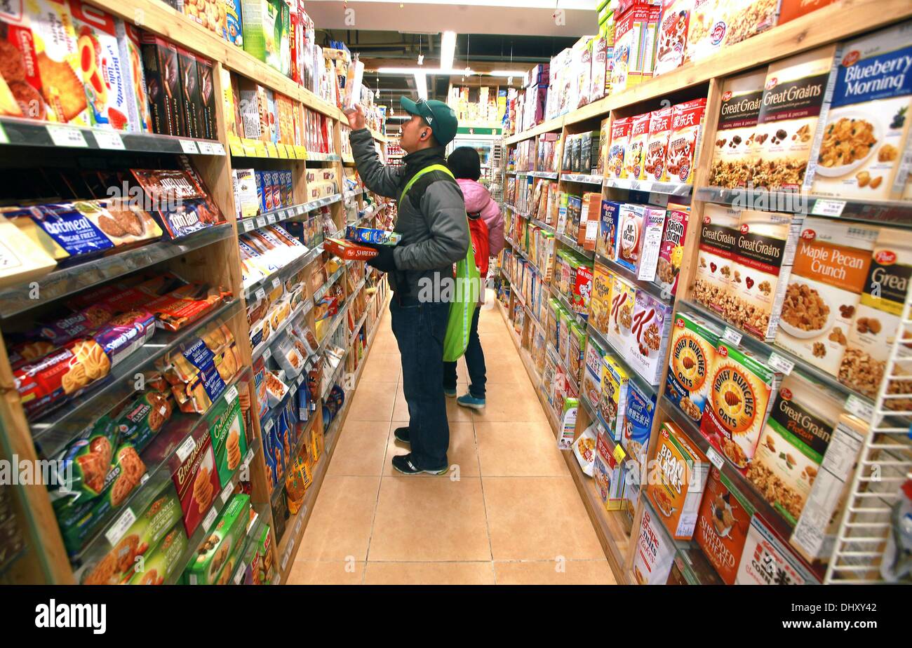 Beijing, CHINA, China. 10th Nov, 2013. Chinese employees stock the ...