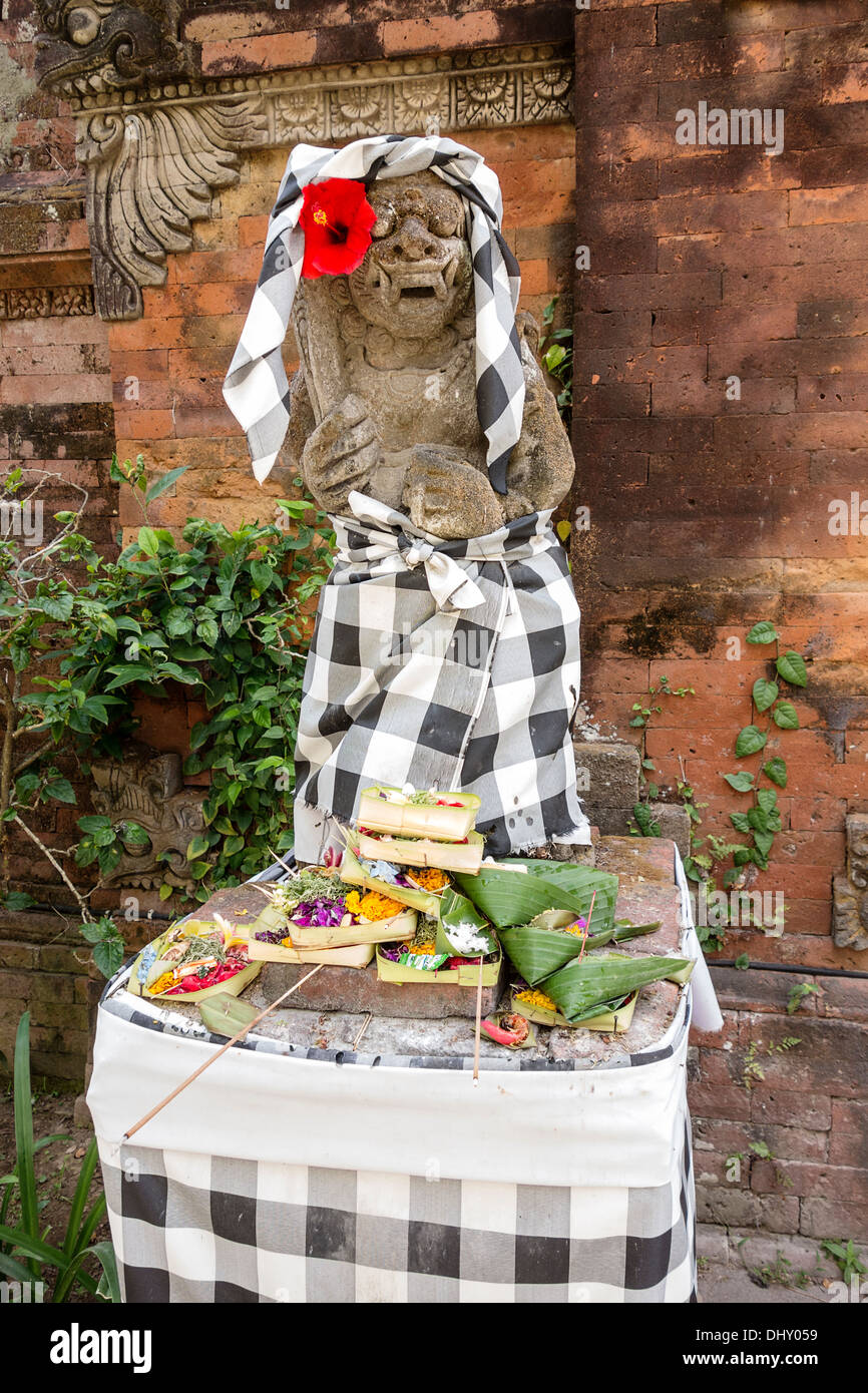 Food as statue hi-res stock photography and images - Alamy