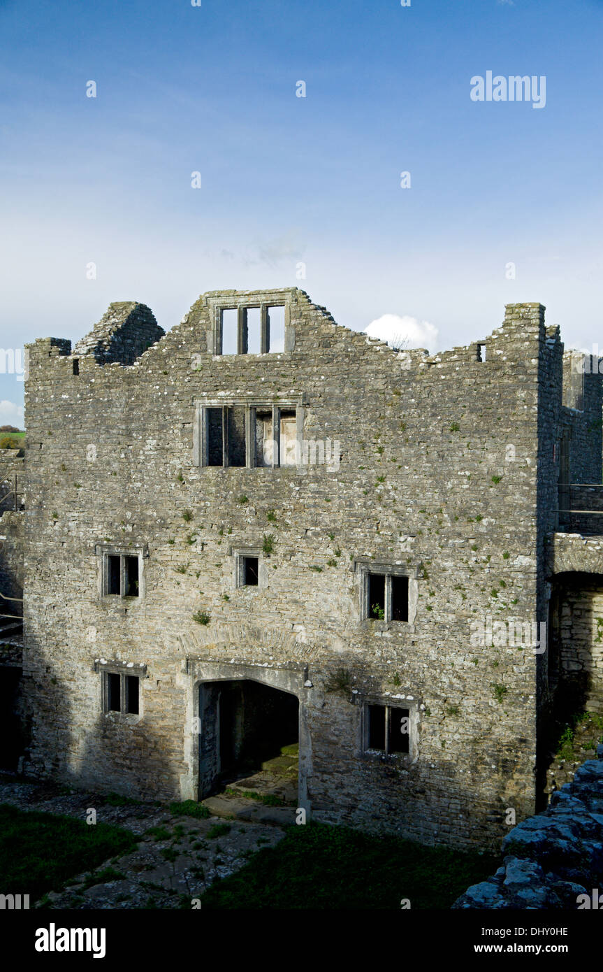 Old mansion courtyard hi-res stock photography and images - Alamy