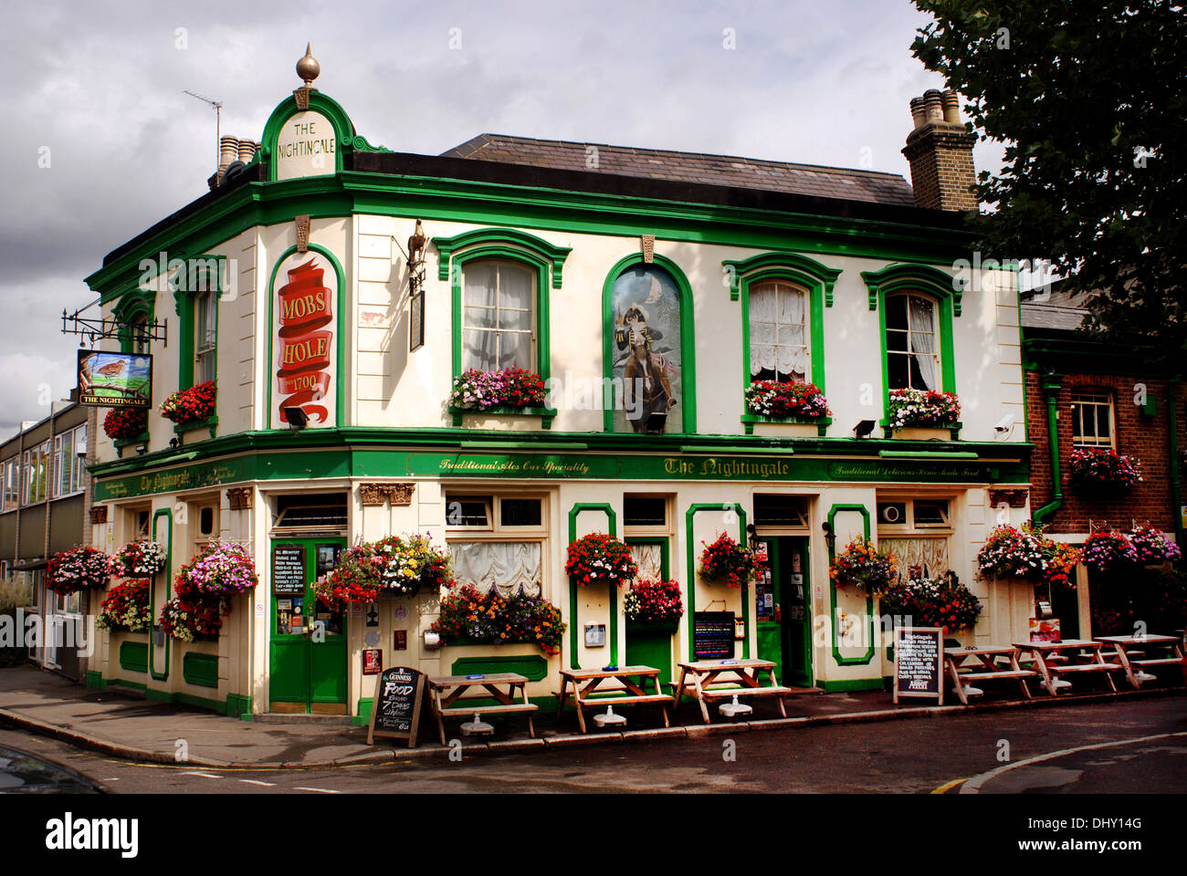 Nightingale family hi-res stock photography and images - Alamy