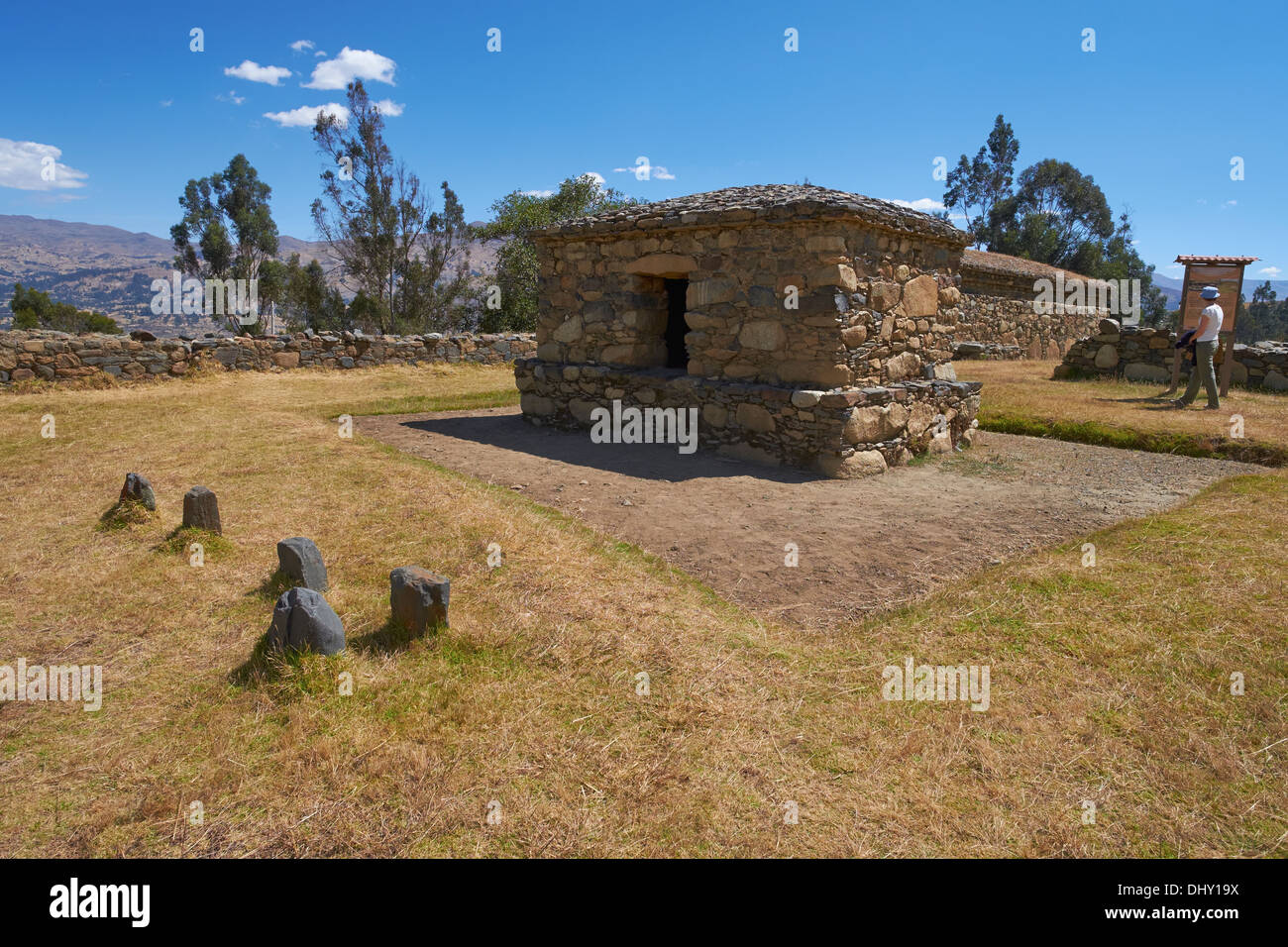 Funeral ceremonial buildings, Chullpas, places to worship the dead at ...