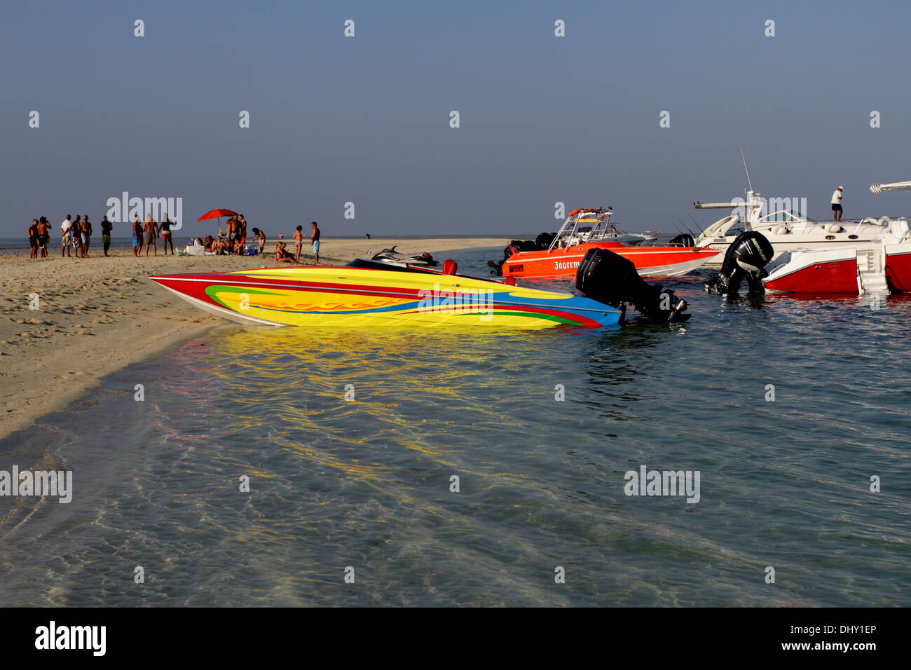 Boats and people on Jarada Island, Kingdom of Bahrain Stock Photo - Alamy
