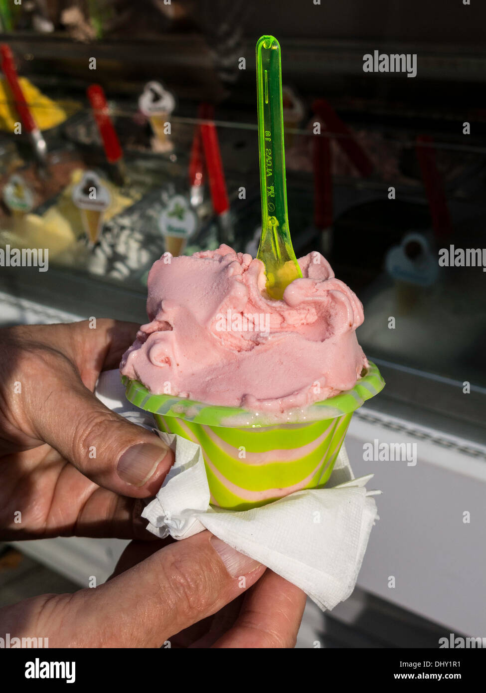 Hands holding italian word hi-res stock photography and images - Alamy