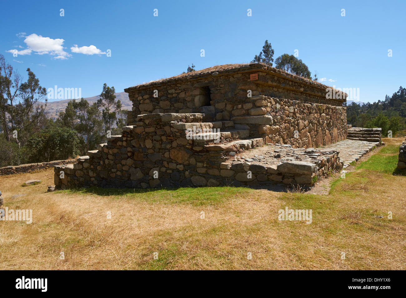 Funeral ceremonial buildings, Chullpas, places to worship the dead at ...