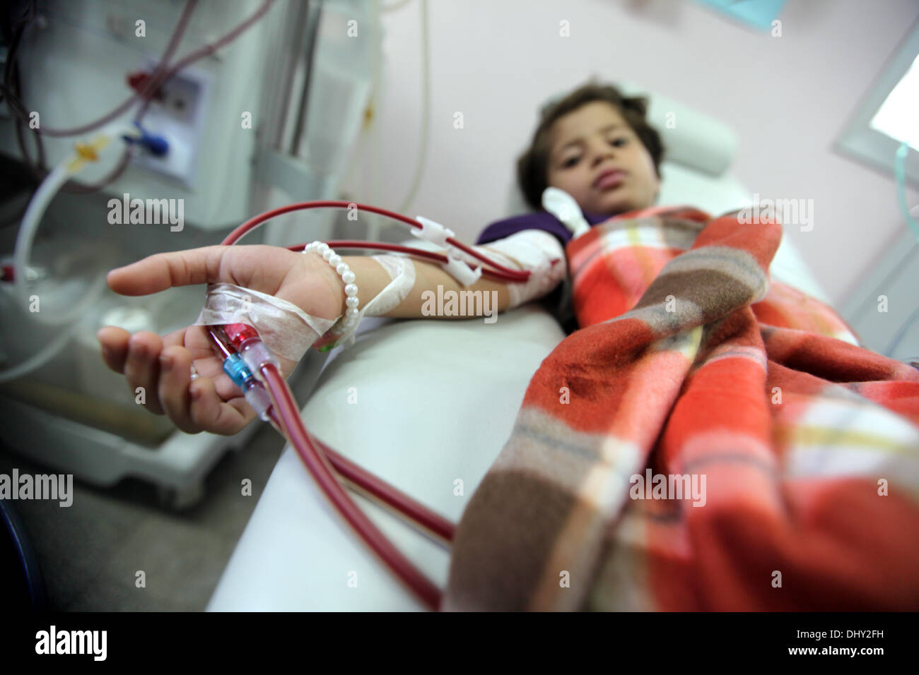 Patient on kidney dialysis hi-res stock photography and images - Alamy