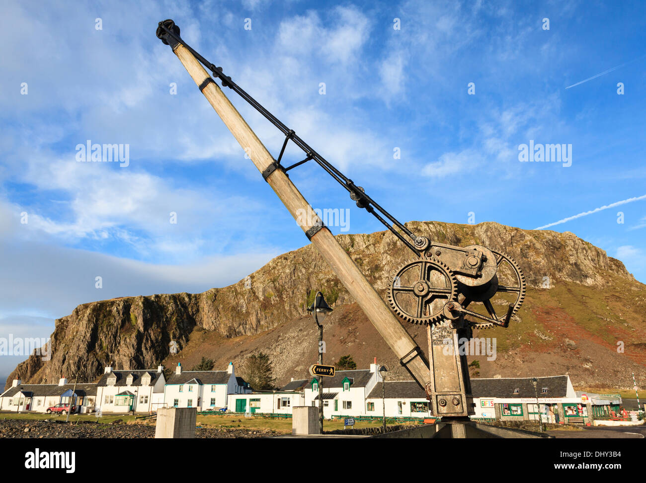 Crane commemorating the slate quarrying industry at Ellenabeich Stock ...