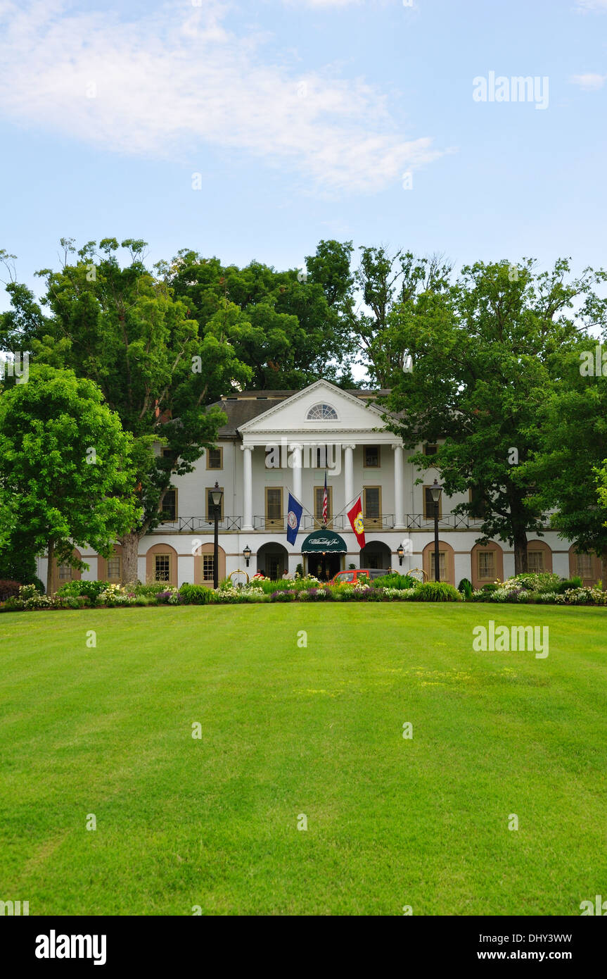 Williamsburg inn resort hotel hi-res stock photography and images - Alamy